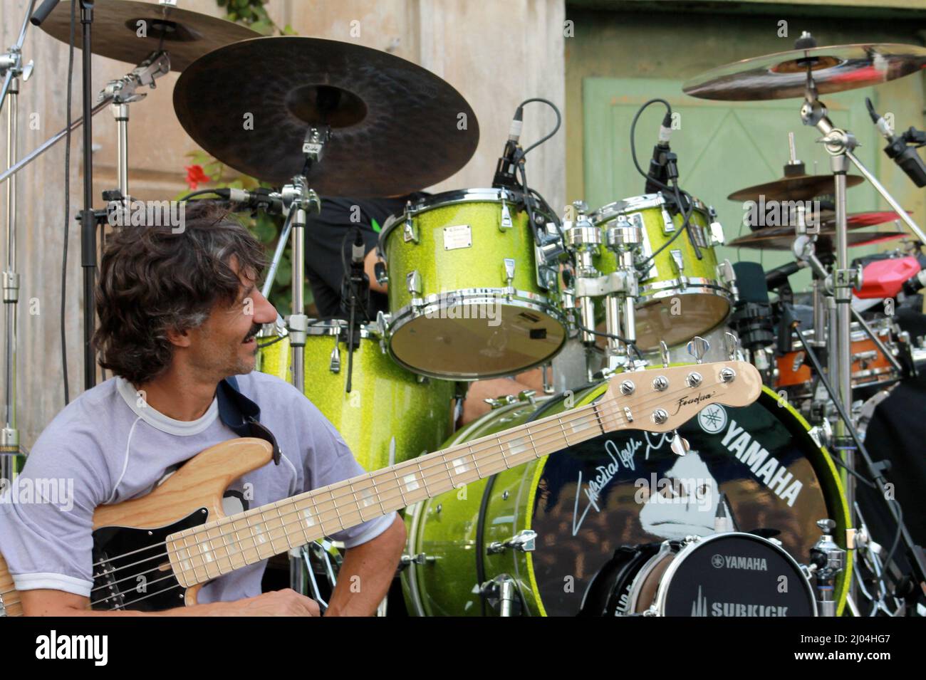 Italian bass player hi-res stock photography and images - Alamy