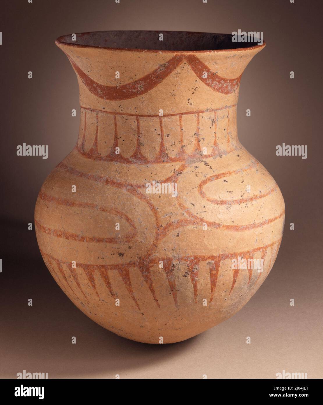 Ban chiang prehistoric pottery hi-res stock photography and images - Alamy