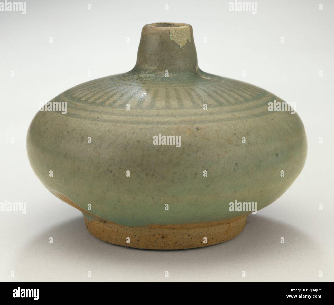 Jarlet. Thailand, Sawankhalok, 15th century. Furnishings; Serviceware ...