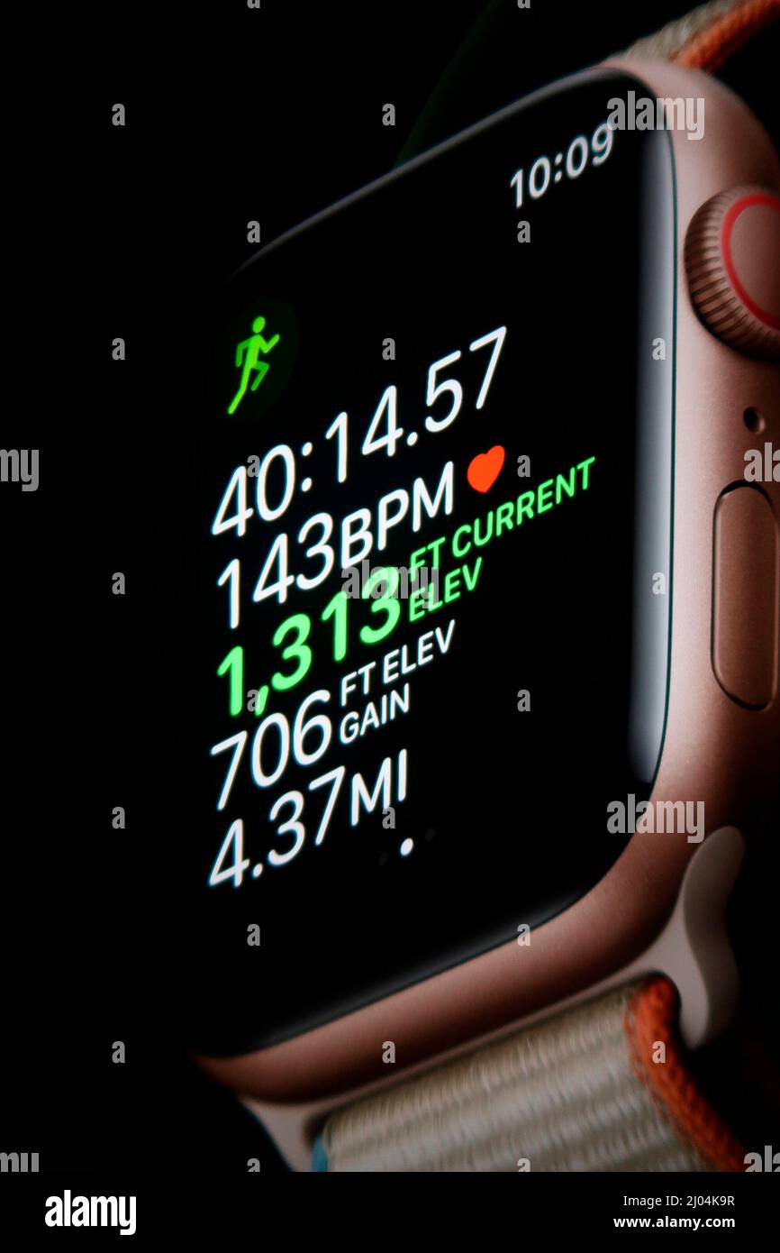 Clock apple hi-res stock photography and images - Alamy