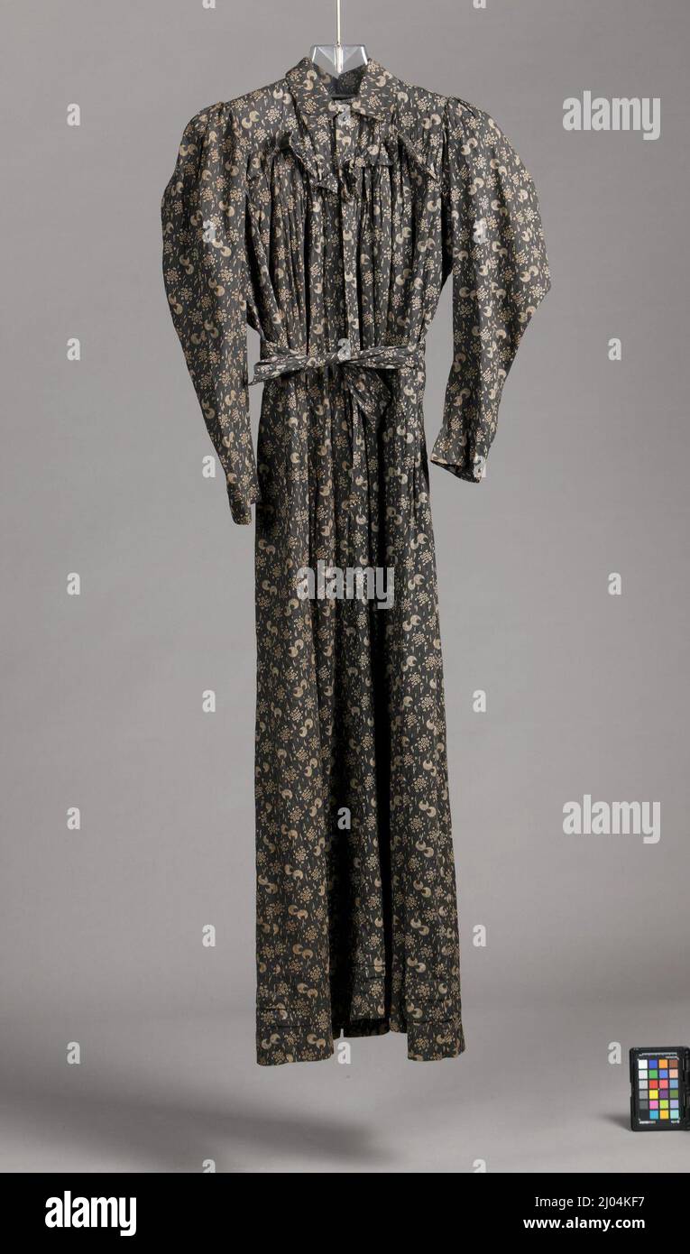 Woman's Dressing Gown (Wrapper Stock Photo - Alamy