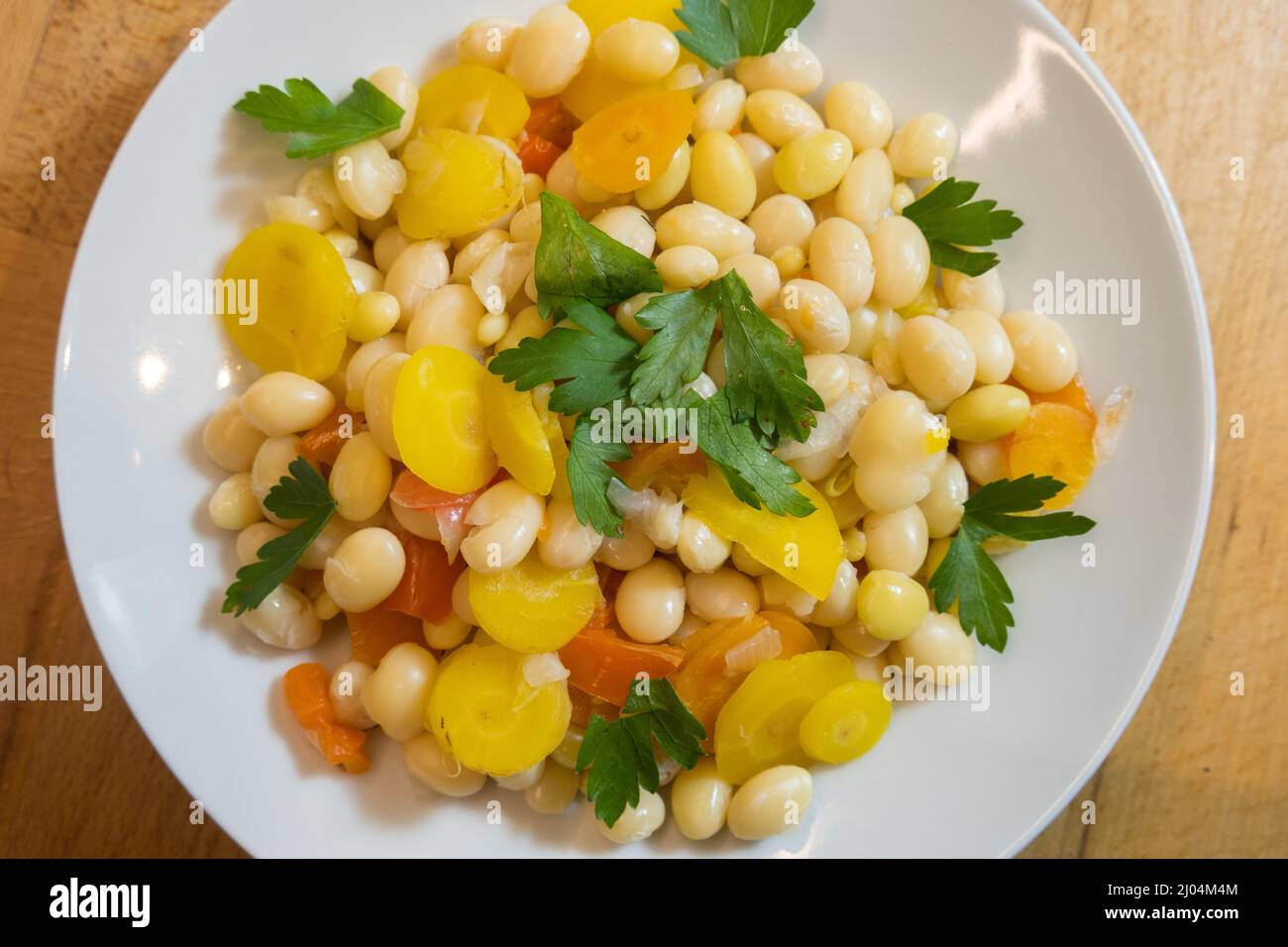 Coco de Paimpol beans in the white plate Stock Photo - Alamy