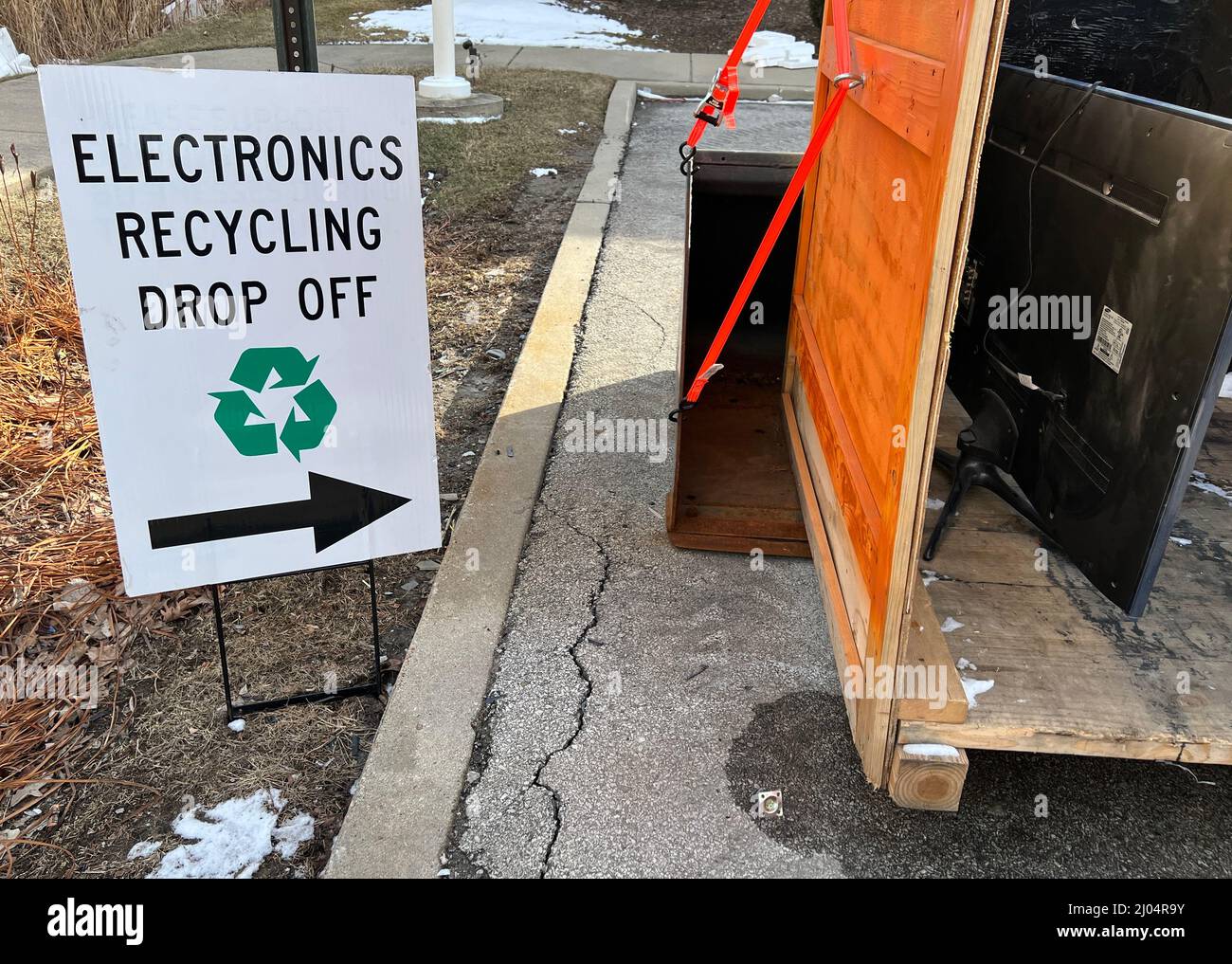 Recycling station sign hi-res stock photography and images - Alamy