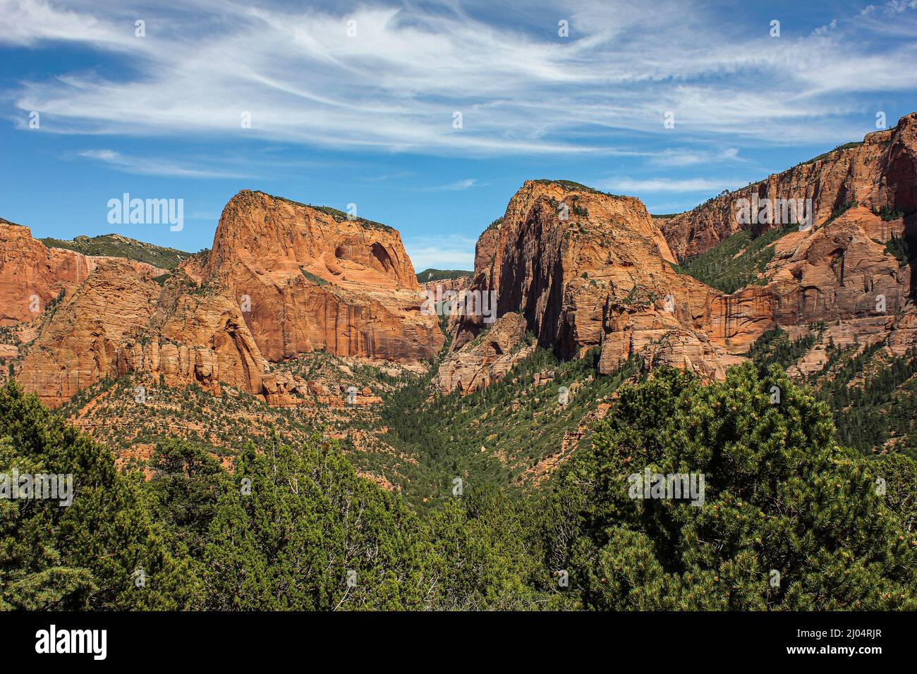 Red Rock Mountains blue sky Stock Photo - Alamy