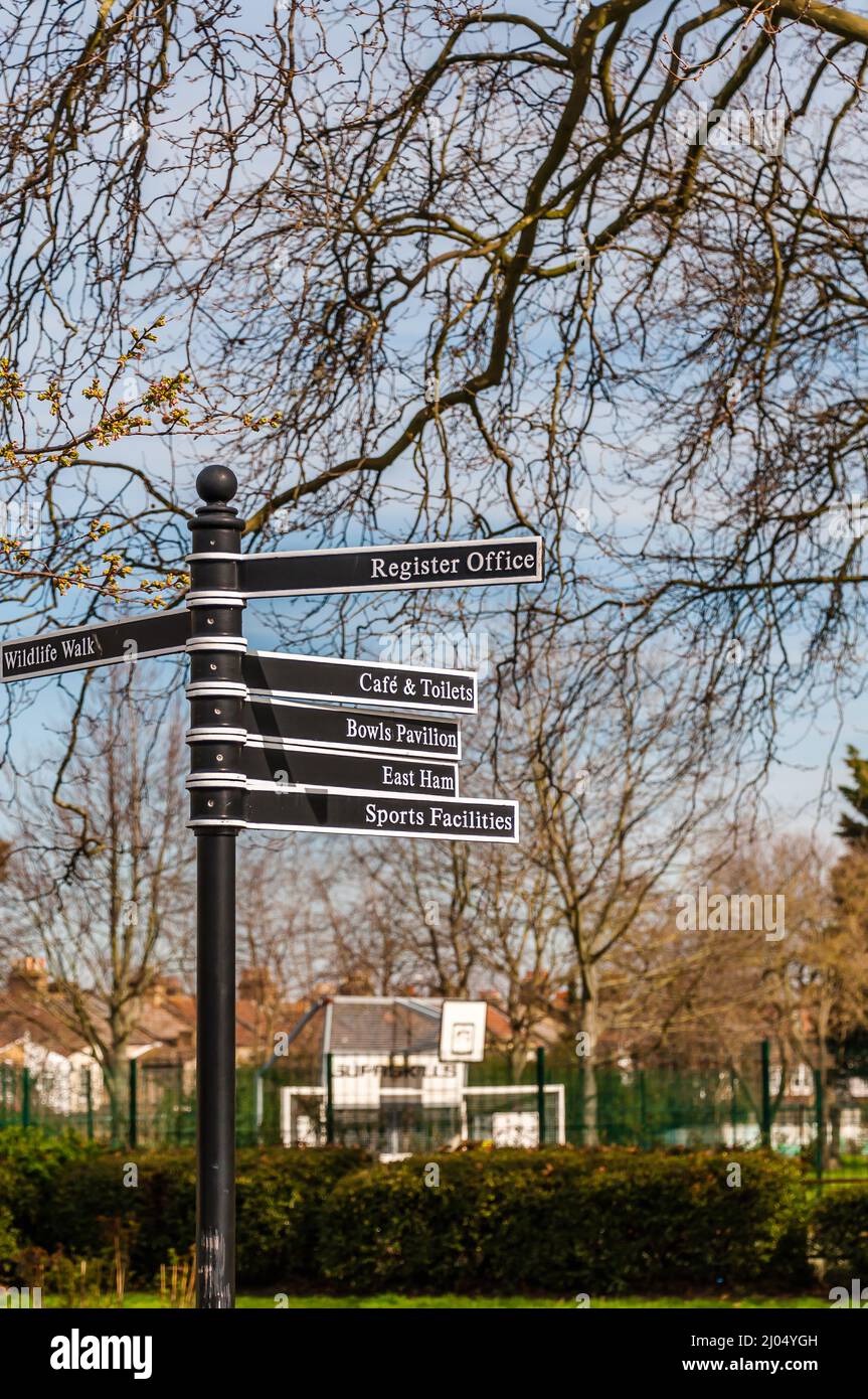 Plasht park Signpost Stock Photo - Alamy