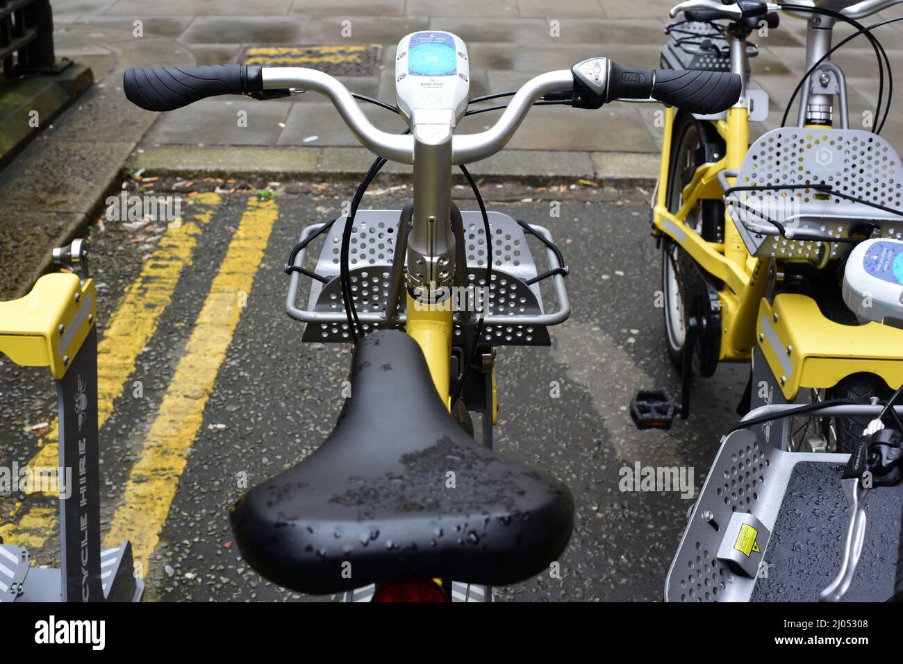 Manchester bee network hi-res stock photography and images - Alamy