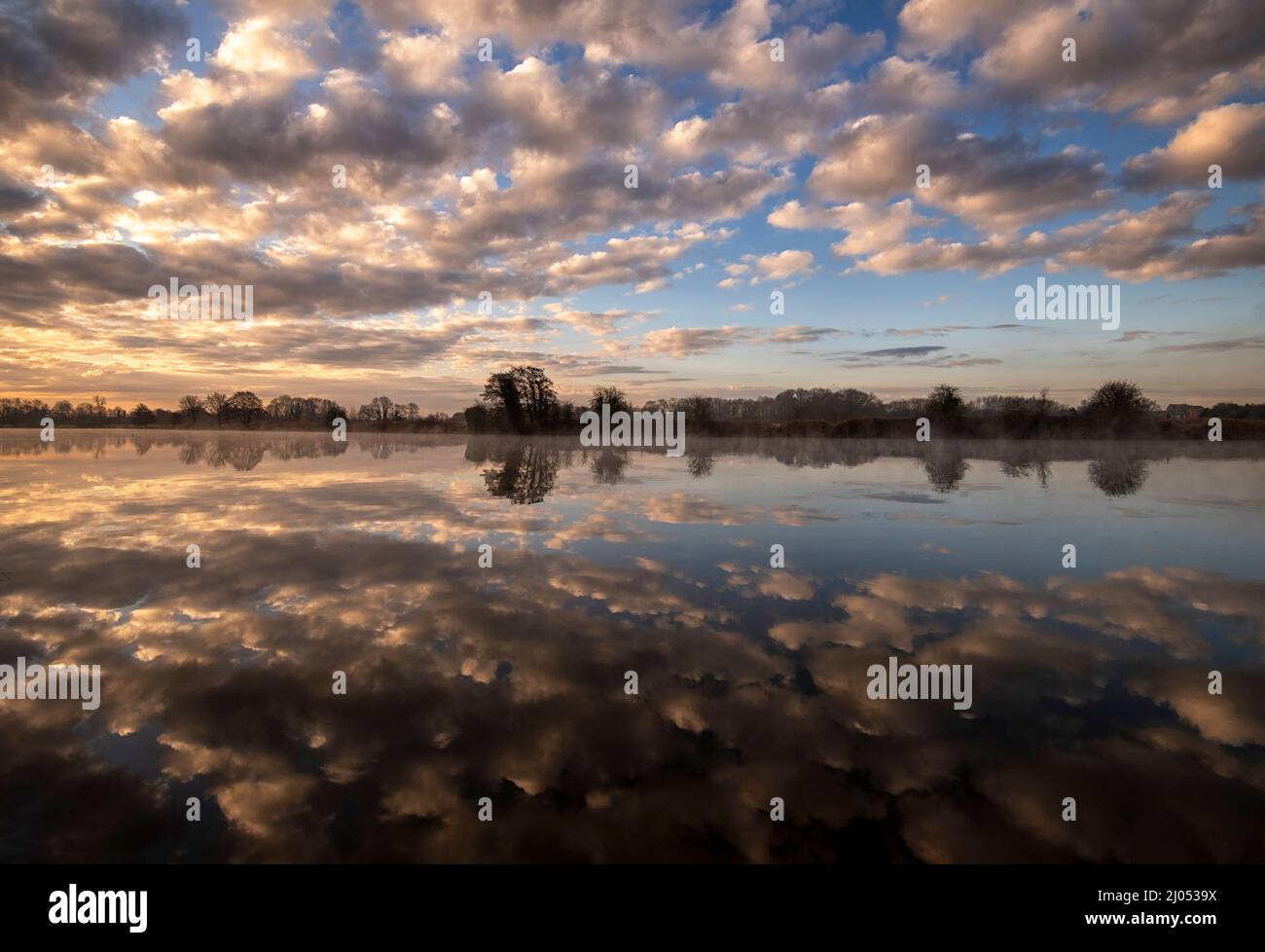 Sunrise on the River Trent at Colwick Park in Nottingham ...