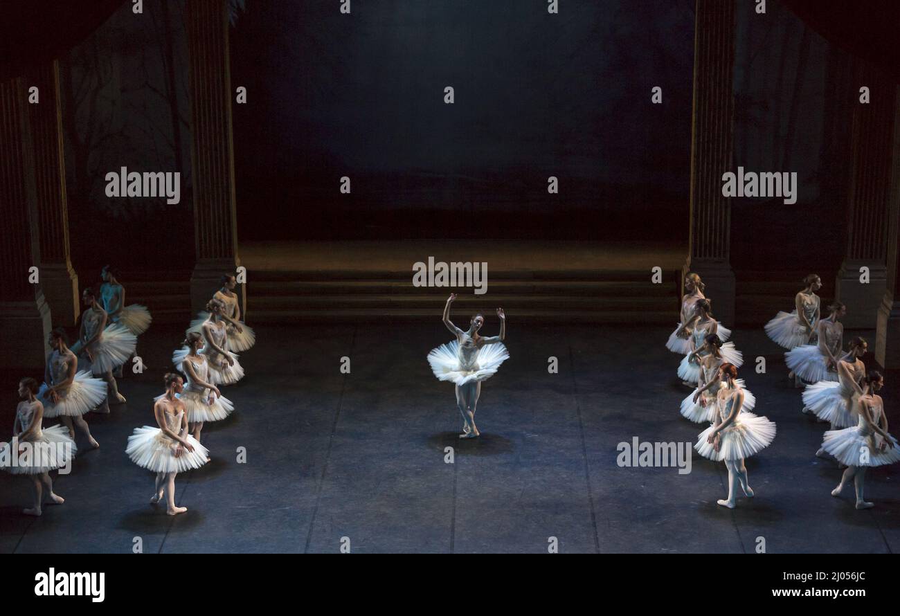 Ballet alignment hi-res stock photography and images - Alamy