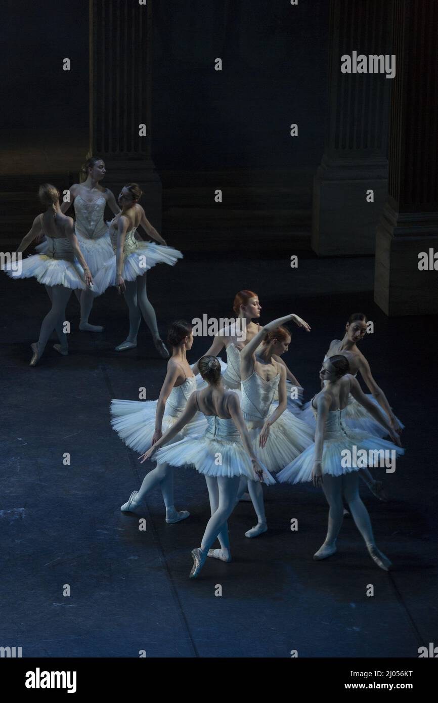 Ballet alignment hi-res stock photography and images - Alamy
