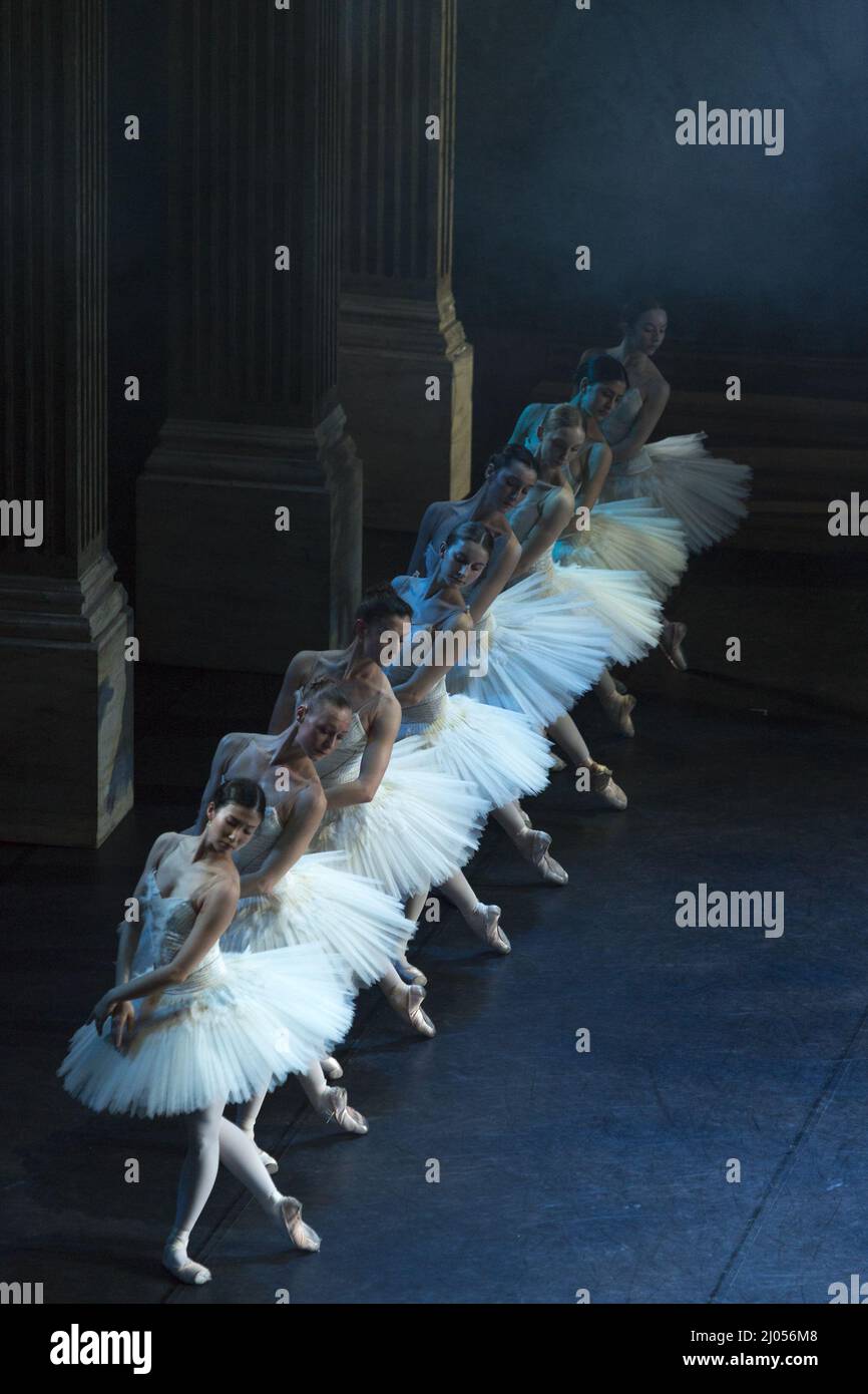 Ballet alignment hi-res stock photography and images - Alamy
