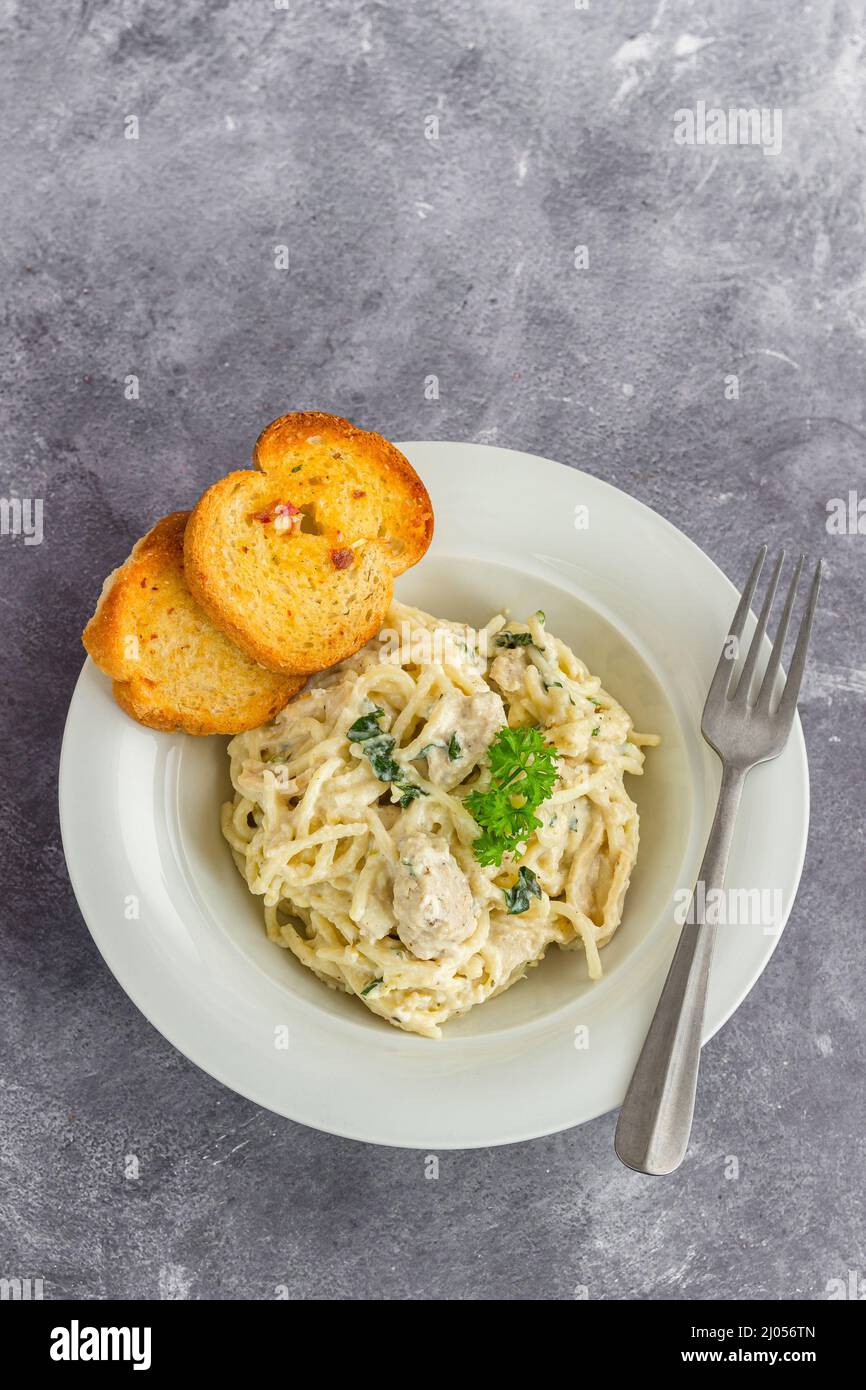 Creamy White Spaghetti Chicken Pasta with Fresh Parsley, Italian Food ...