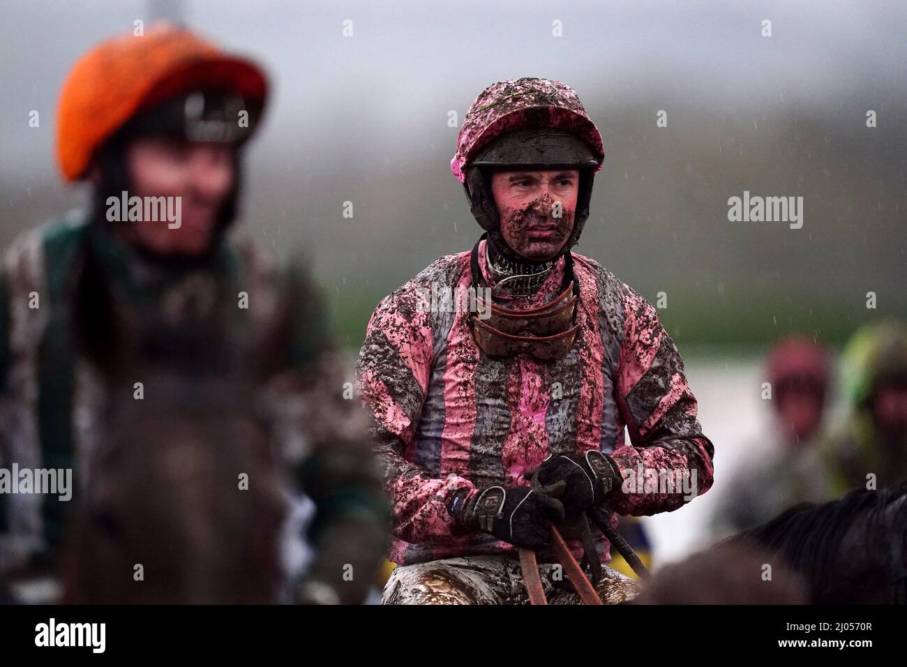 Mud covered jockey horse racing hi-res stock photography and images - Alamy