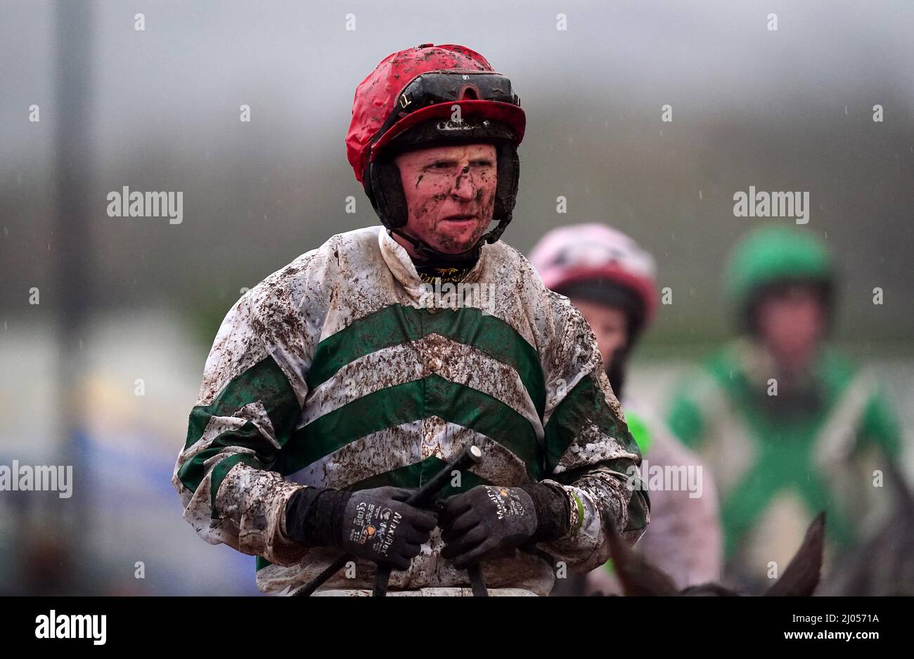 Mud covered jockey horse racing hi-res stock photography and images - Alamy