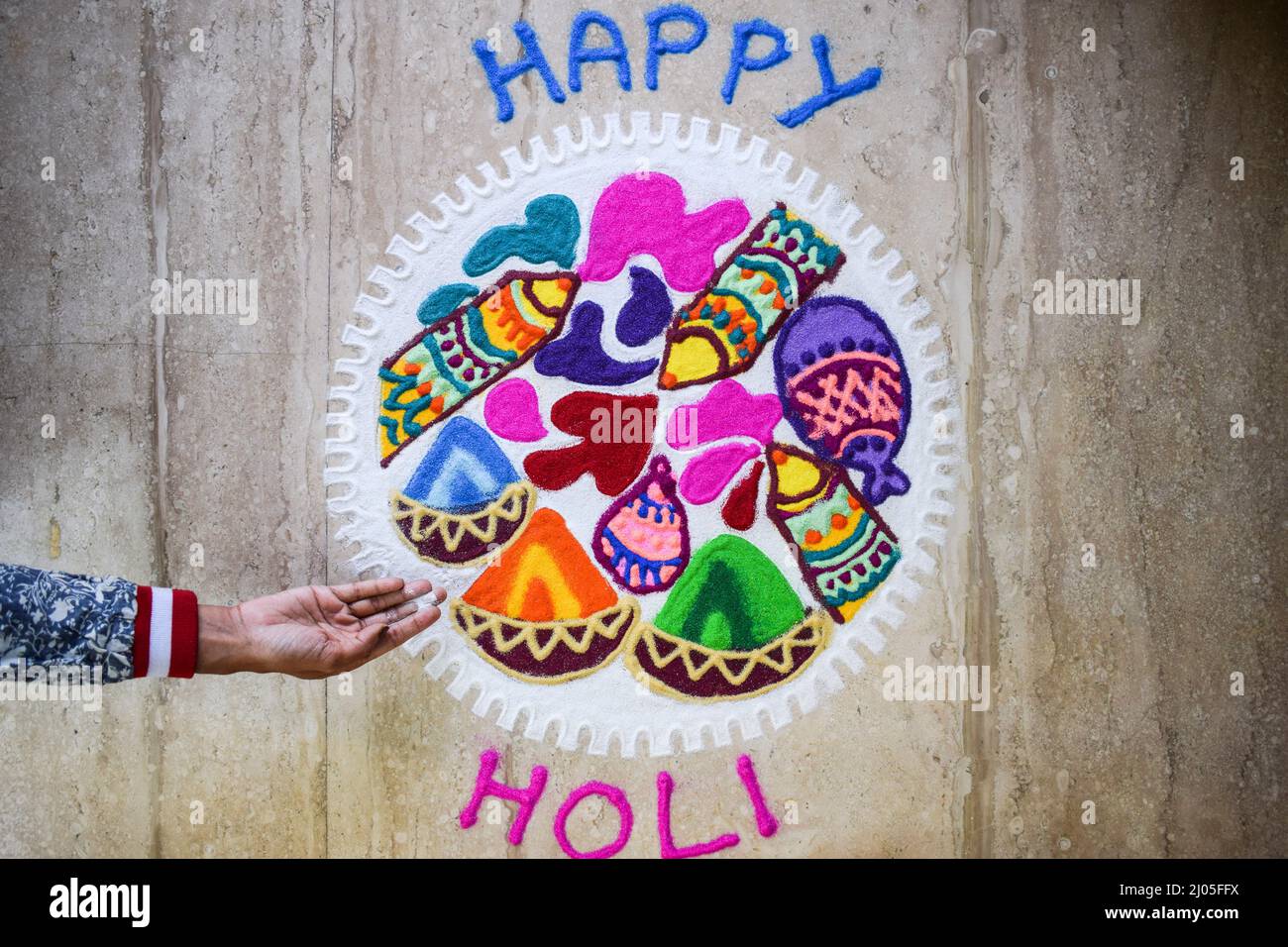 Happy Holi wishes backdrop. Beautiful and Colourful Happy Holi rangoli ...