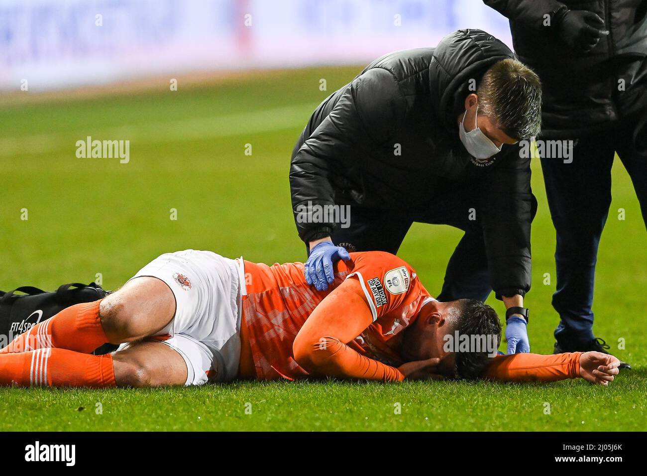 Gary Madine #14 of Blackpool receives treatment Stock Photo - Alamy