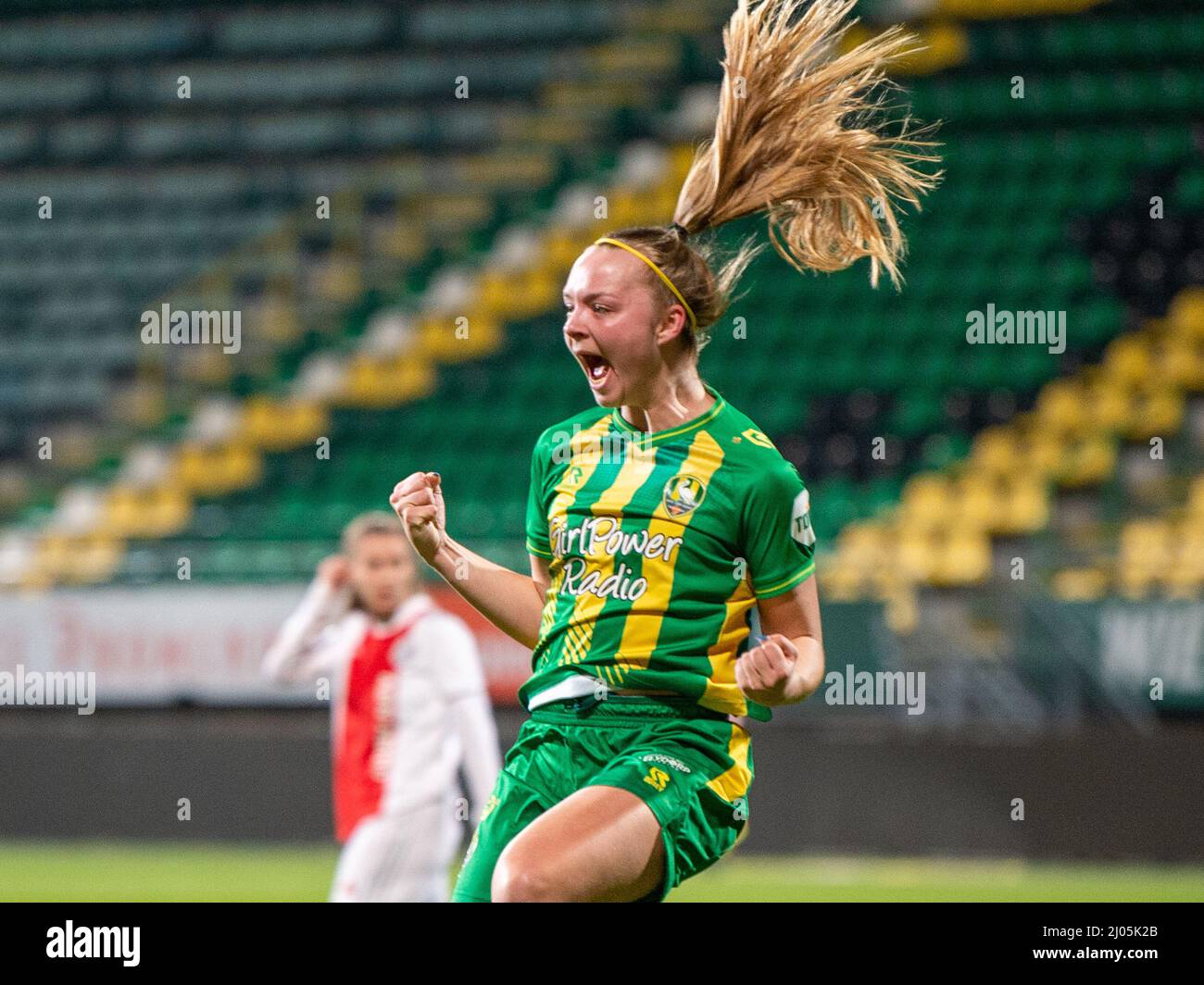 16 and amber hi-res stock photography and images - Alamy