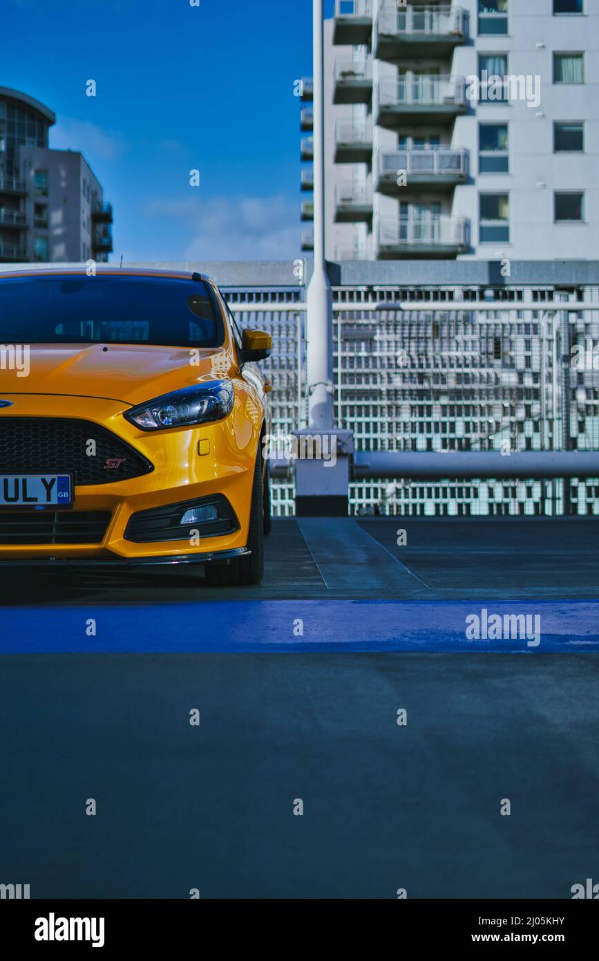 Yellow ford fiesta hi-res stock photography and images - Alamy