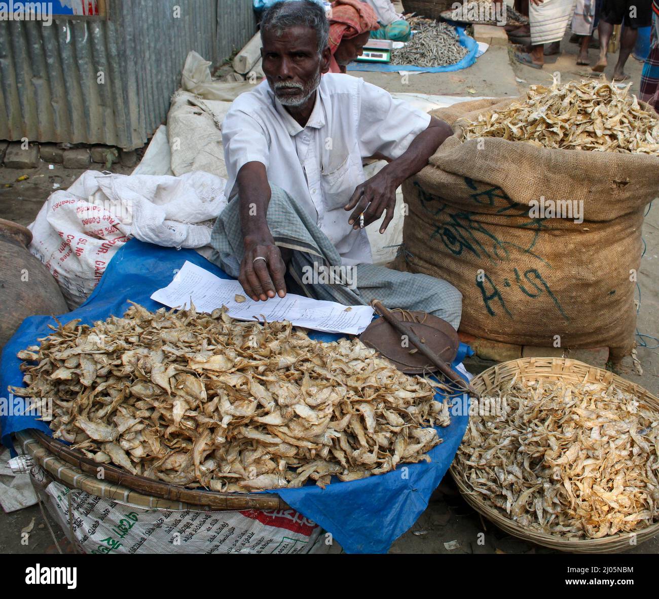 Fish market coxs bazar bangladesh hi-res stock photography and images ...