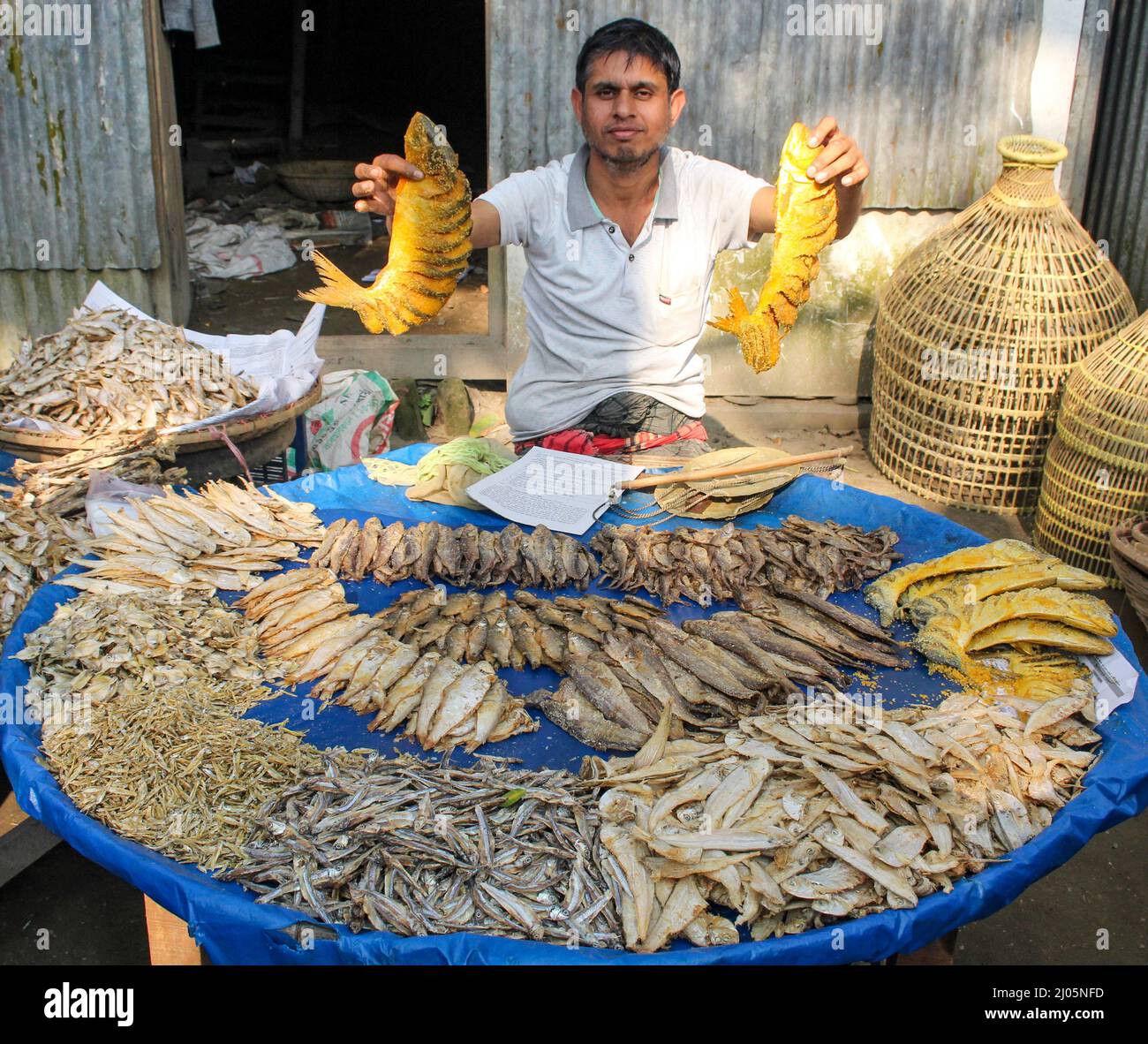 Fish market coxs bazar bangladesh hi-res stock photography and images ...