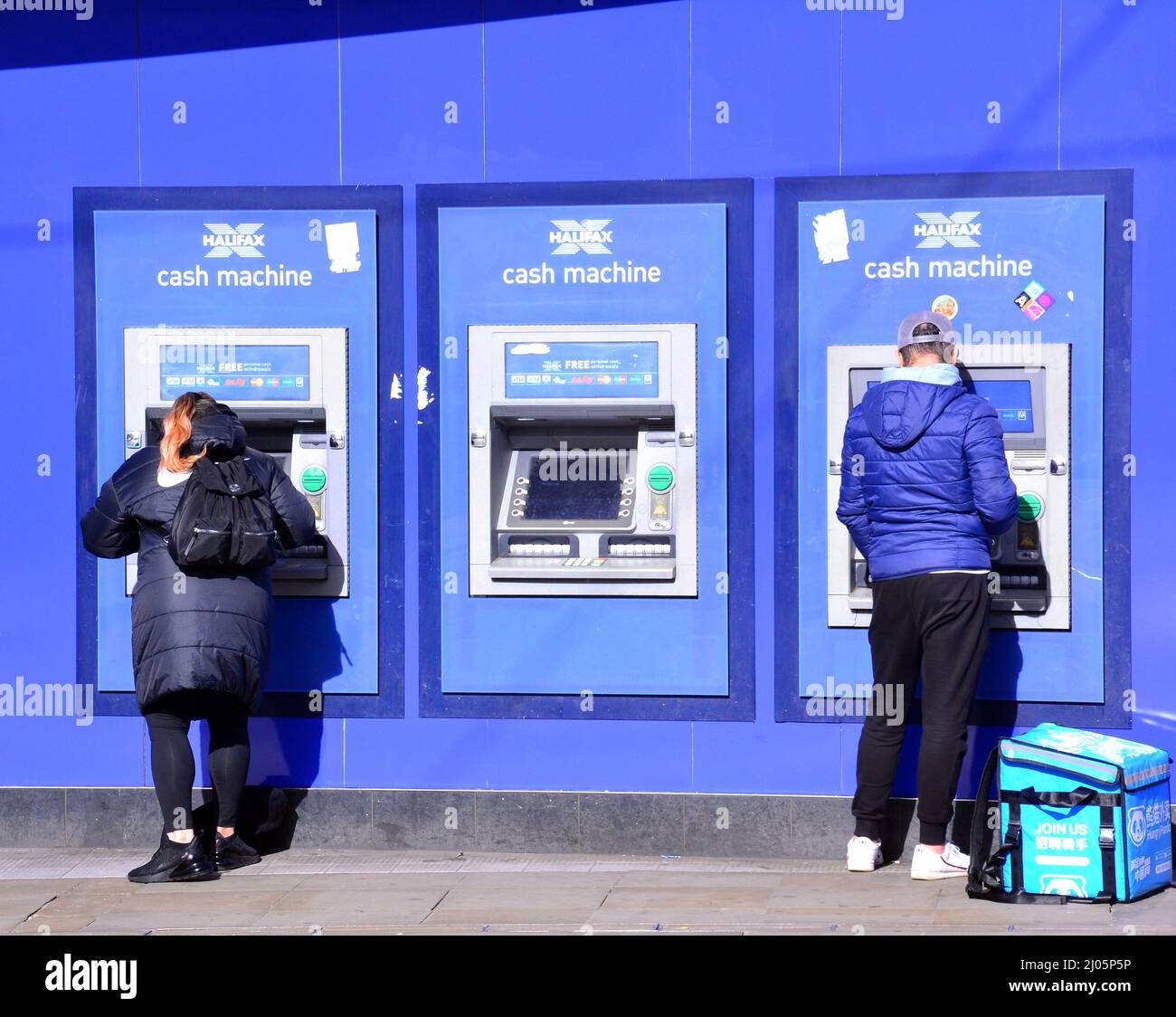 Automatic banking machine hi-res stock photography and images - Alamy
