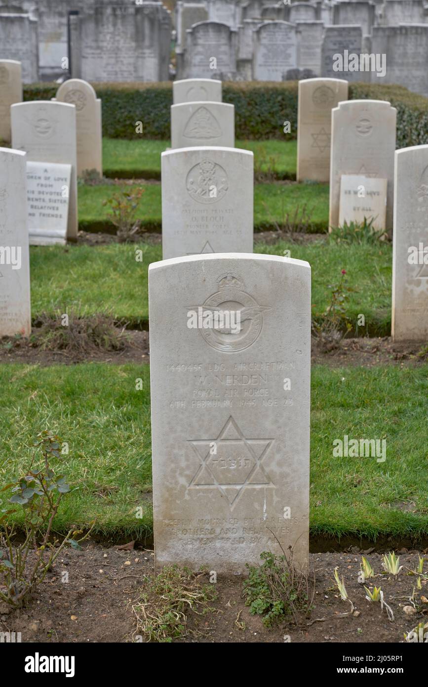 Jewish soldiers in british army graves hi-res stock photography and ...