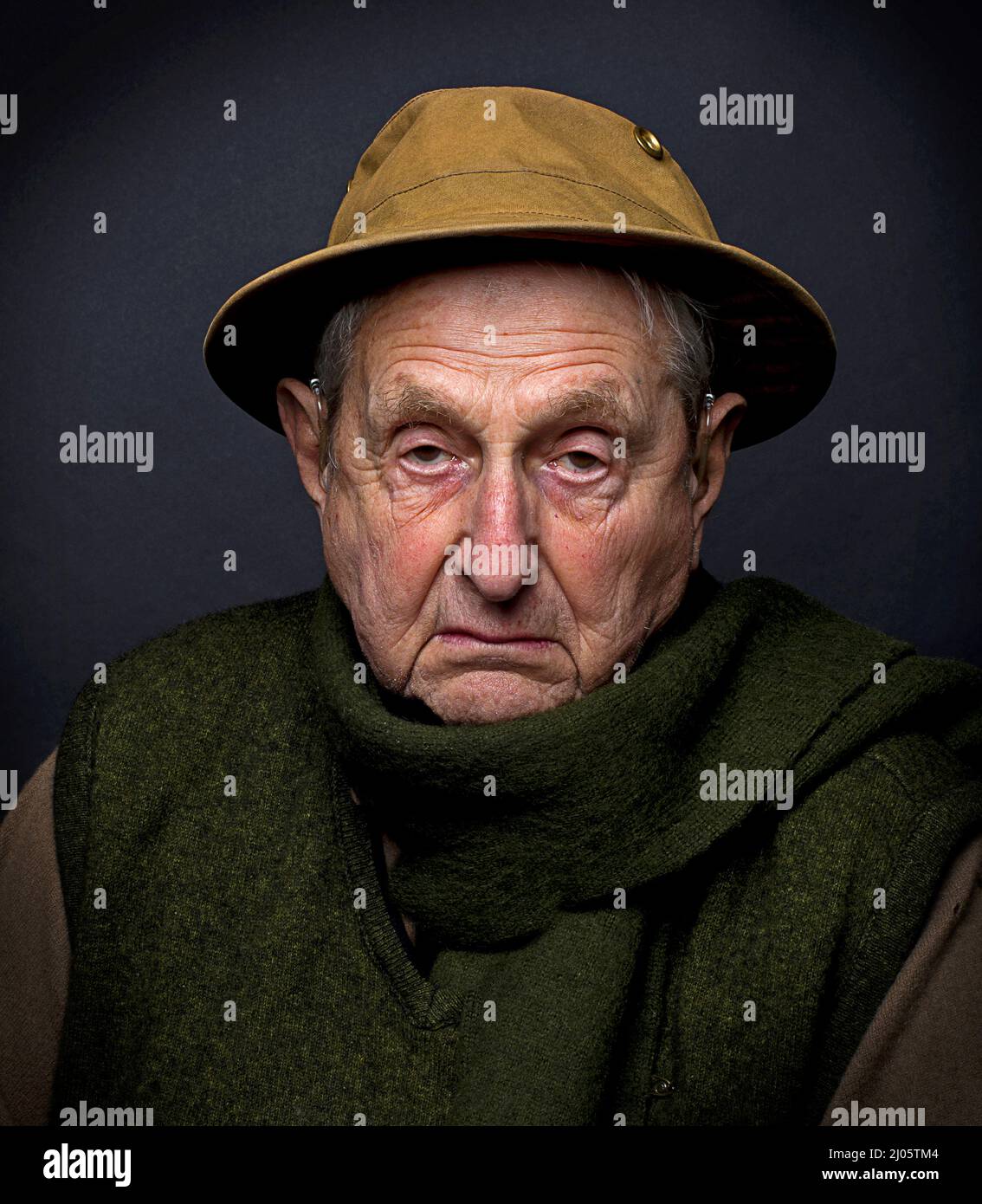 Grumpy old man hi-res stock photography and images - Alamy
