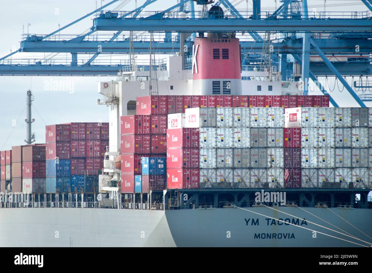 Shipping containers with imports and exports to the world from USA vis ...