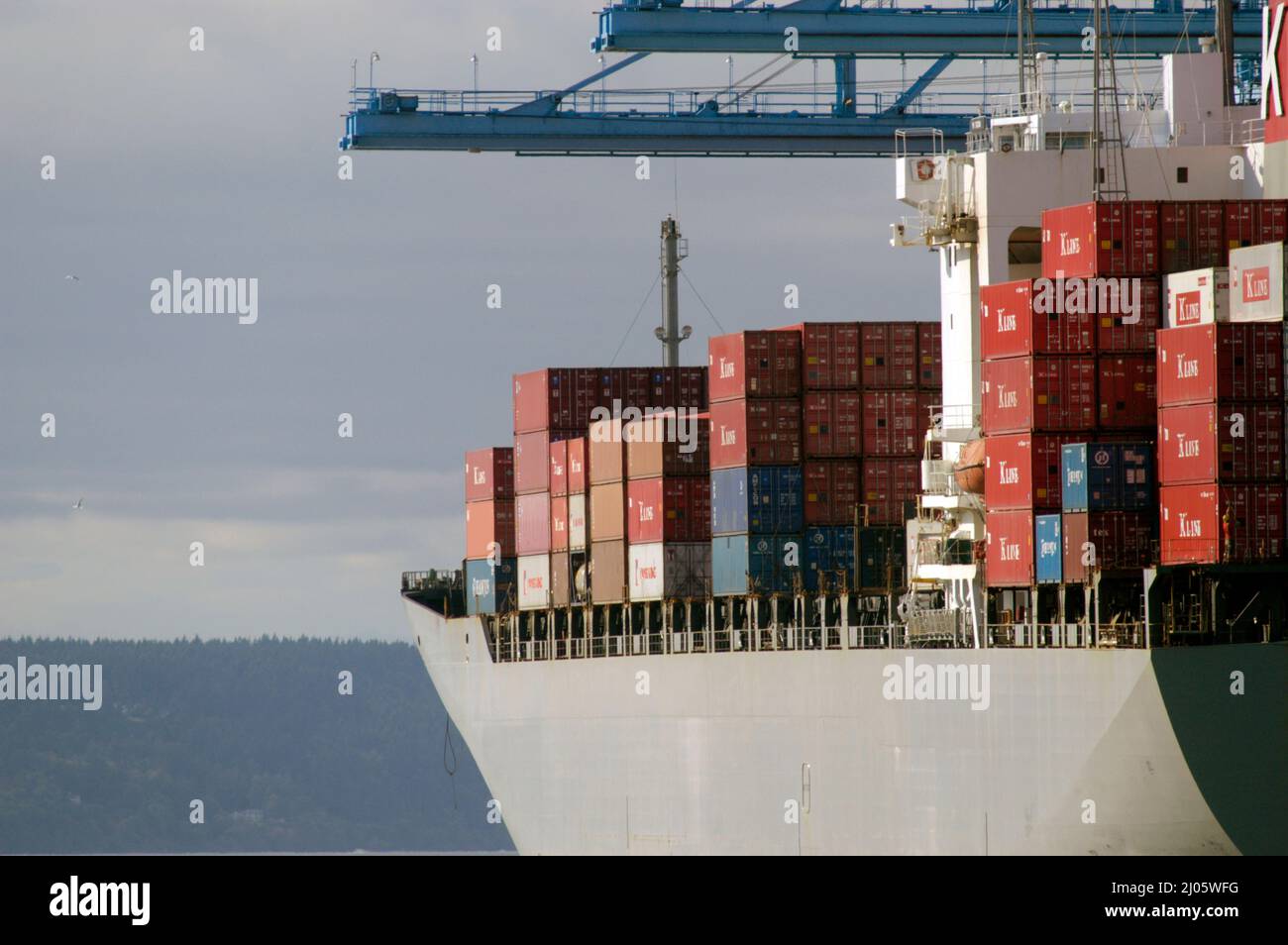 Shipping containers with imports and exports to the world from USA vis ...