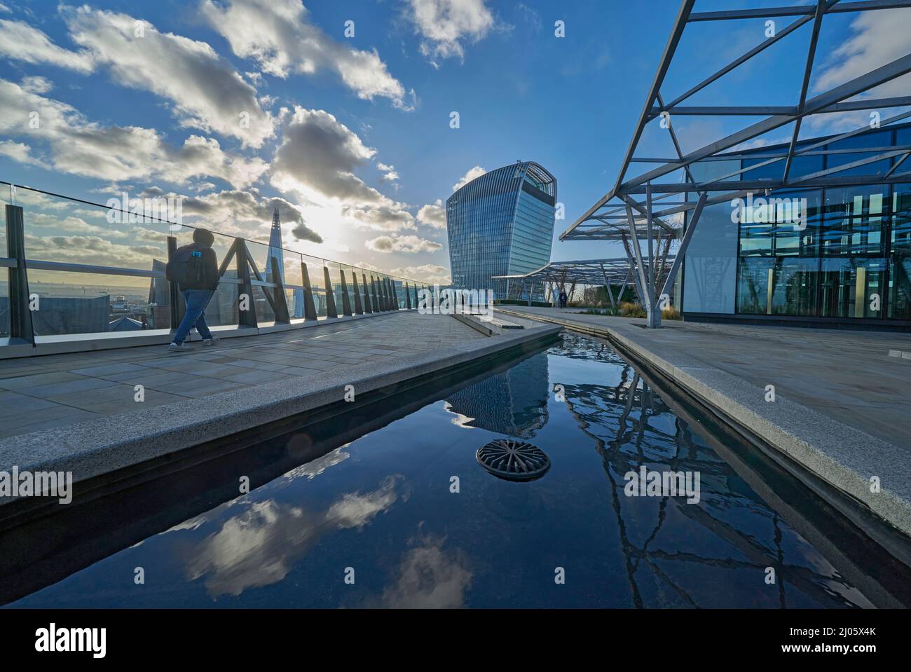 rooftop terrace 120 fenchurch st London Stock Photo - Alamy