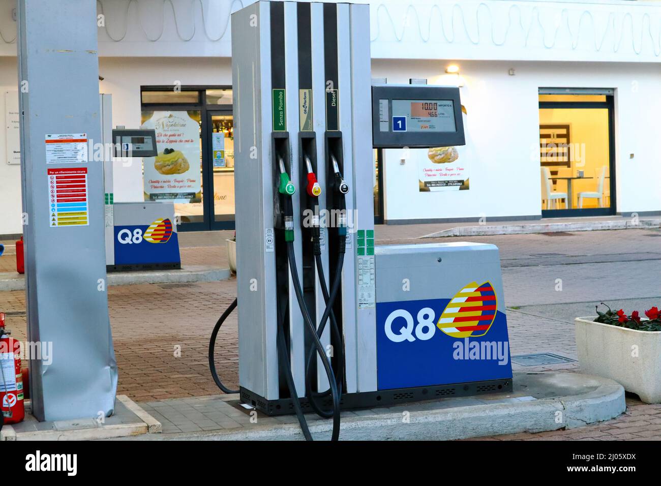 Q8 Distributori Pisa Tower Livorno, Cala Il Prezzo Di Benzina E