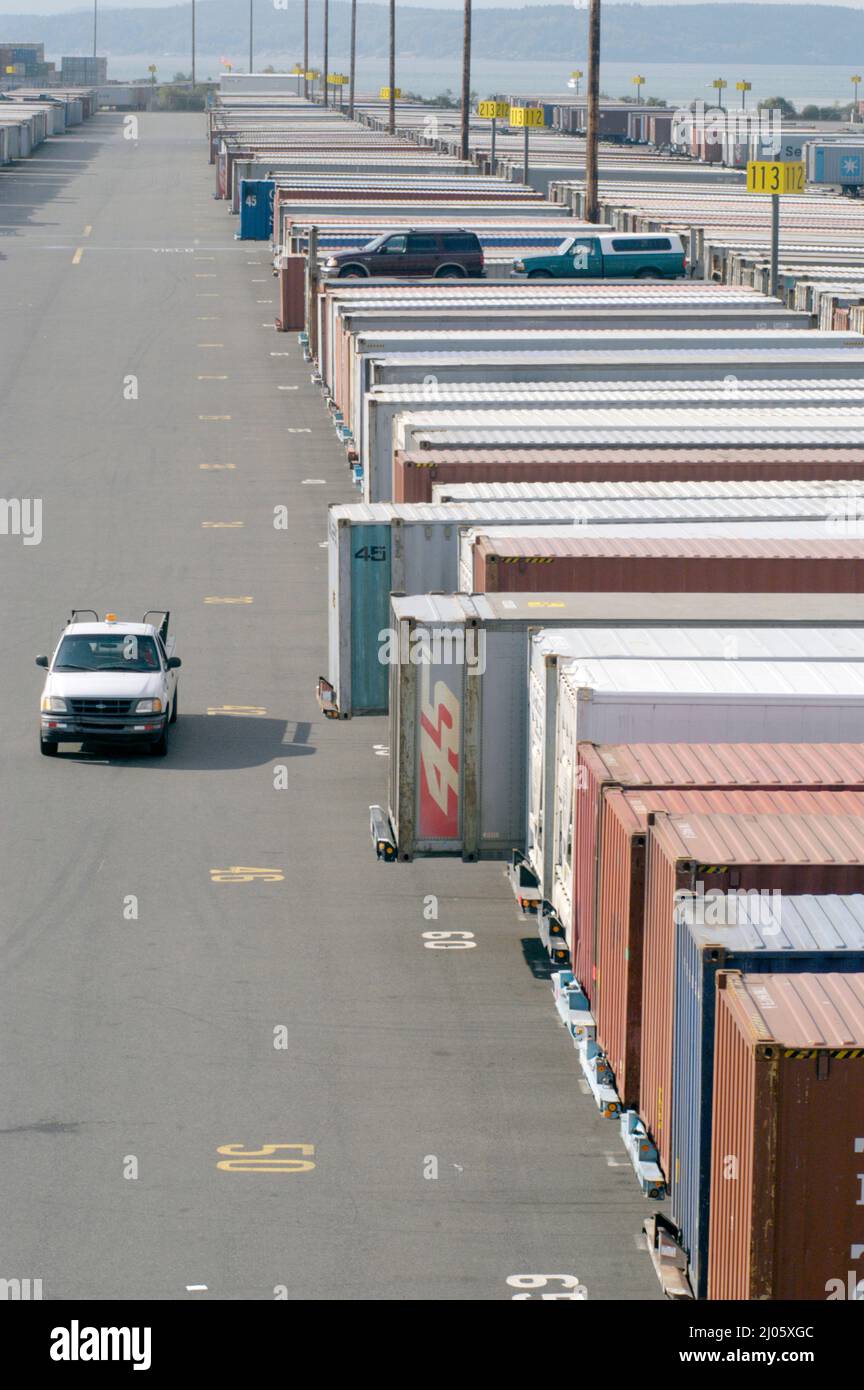 Shipping containers with imports and exports to the world from USA vis ...