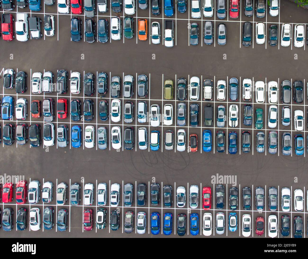 Car parking lots hi-res stock photography and images - Alamy
