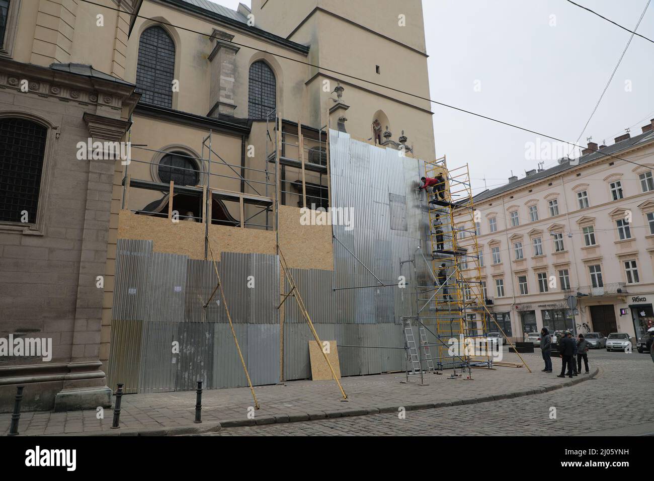 Lviv, Ukraine. 16th Mar, 2022. A statue, wrapped in plastic and ...