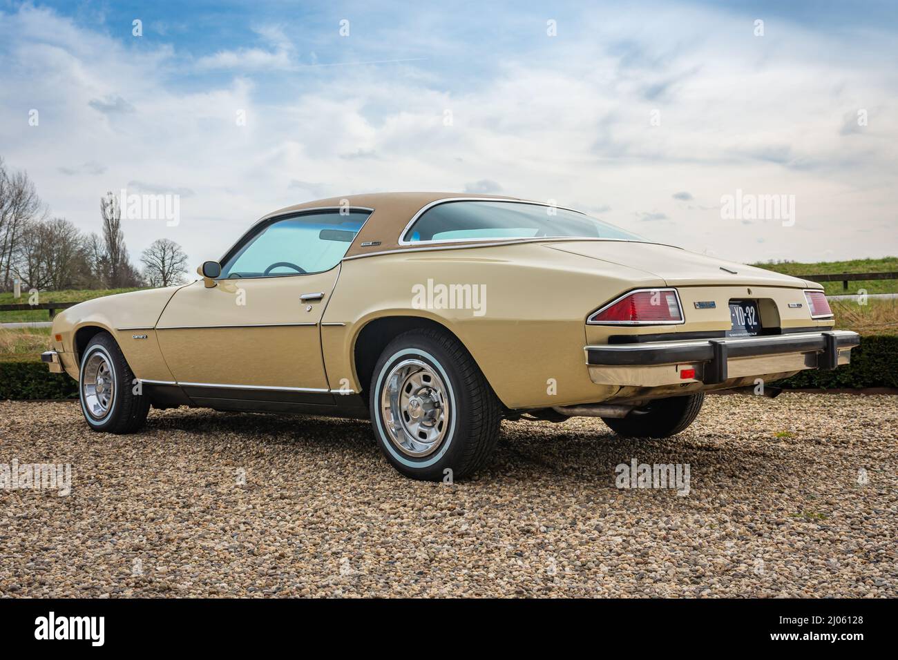 Vintage car side view isolated hi-res stock photography and images - Alamy