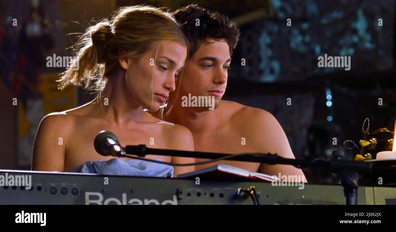 USA. Piper Perabo and Adam Garcia in a scene from the (C)Buena Vista ...