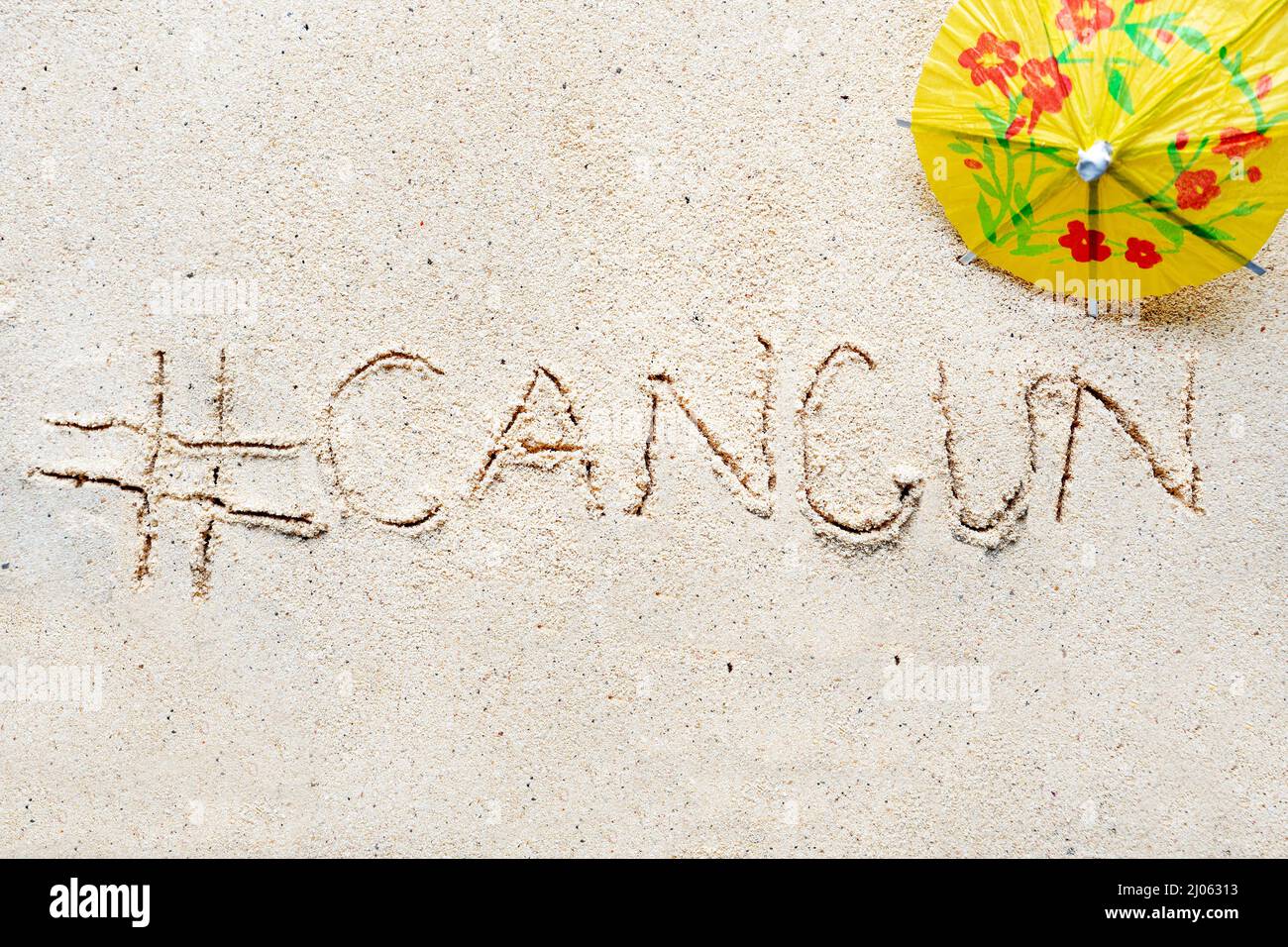 Handwriting words "Cancun" on sand of beach Stock Photo - Alamy
