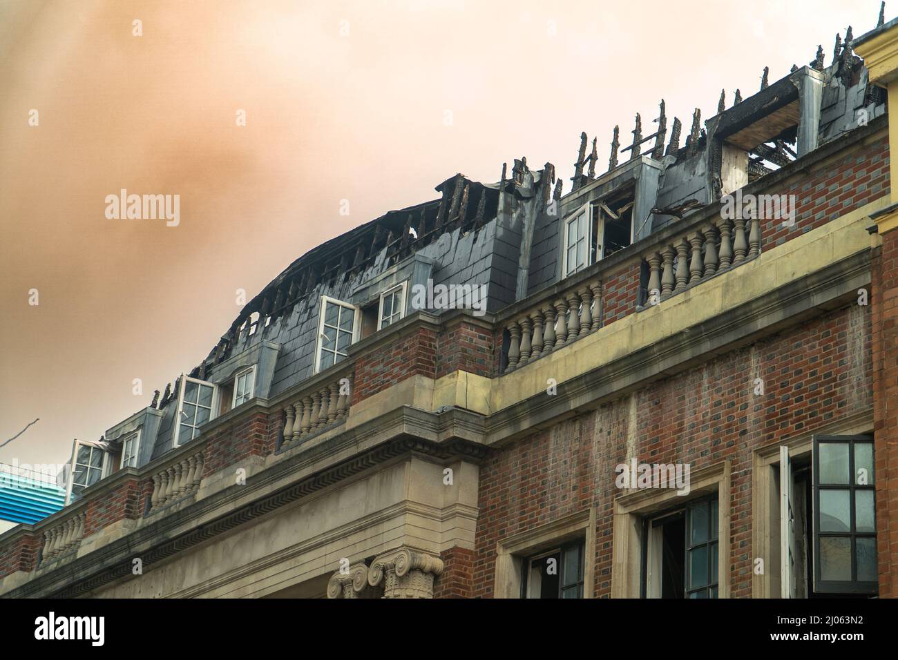 Burnt out building hi-res stock photography and images - Alamy
