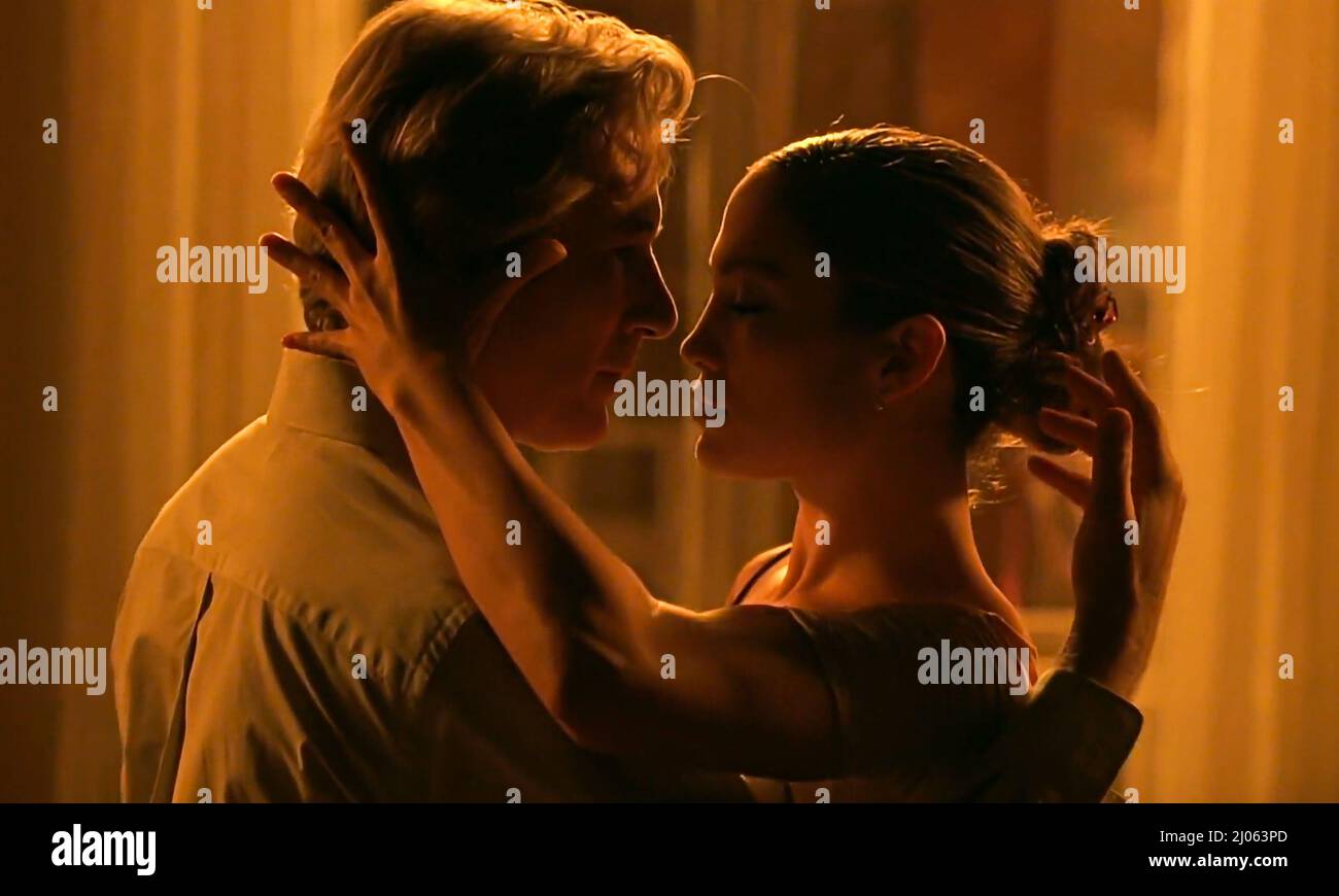 USA. Richard Gere and Jennifer Lopez in a scene from the (C)Miramax film : Shall We Dance (2004 ...