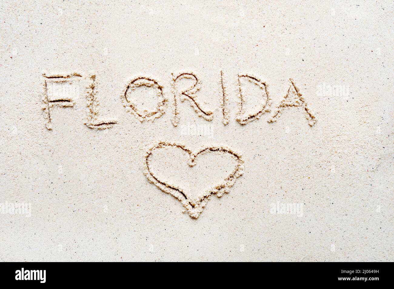 Handwriting words "Florida" on sand of beach Stock Photo - Alamy