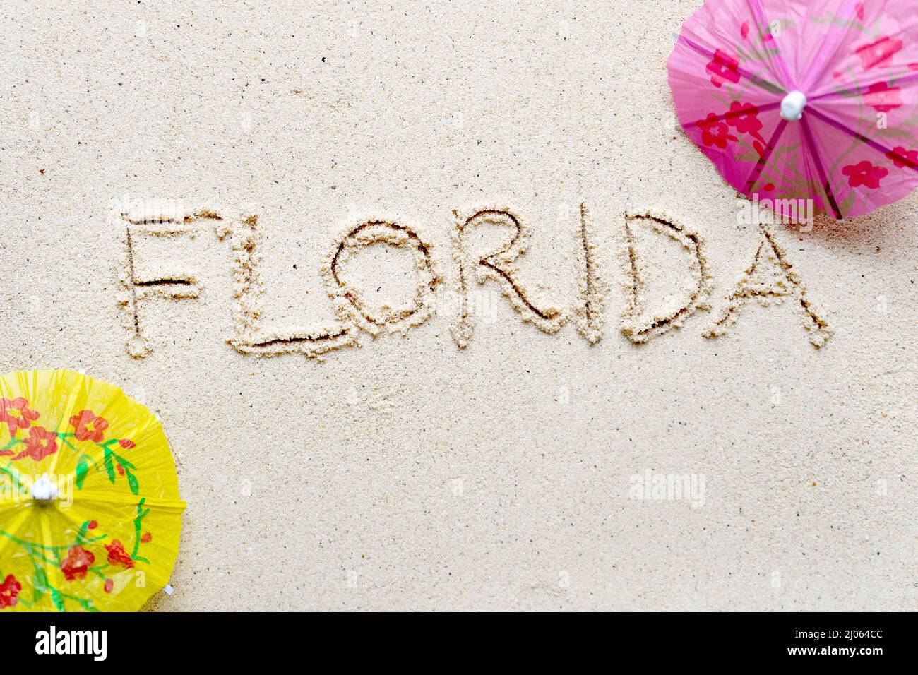 Handwriting words "Florida" on sand of beach Stock Photo - Alamy