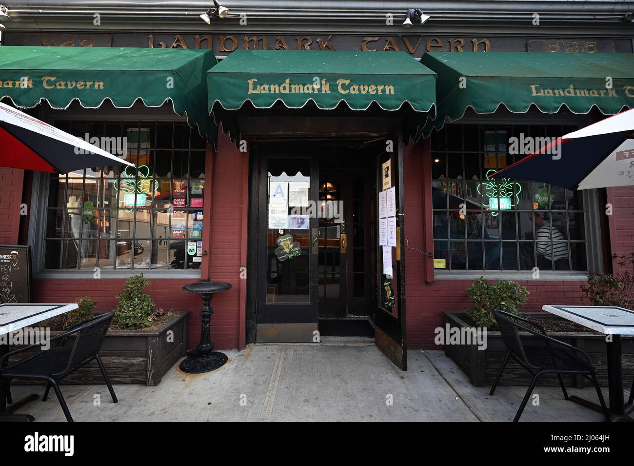 New york landmark tavern irish hi-res stock photography and images - Alamy