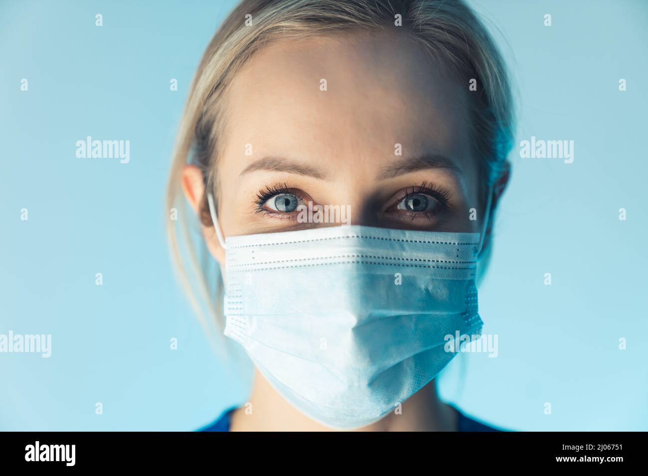 Confident caucasian nurse lady wearing professional mask, educates ...