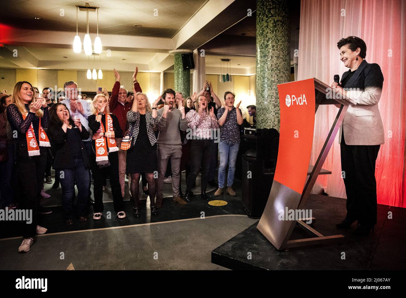 AMSTERDAM - PvdA-lijsttrekker Lilianne Ploumen reageert in de ...