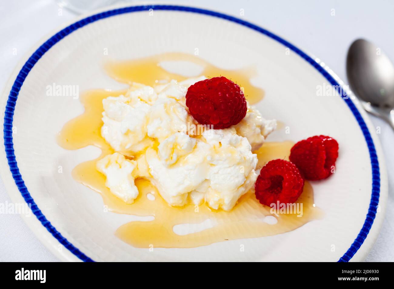 Traditional Catalan dessert - fresh cheese Mato with honey and ...