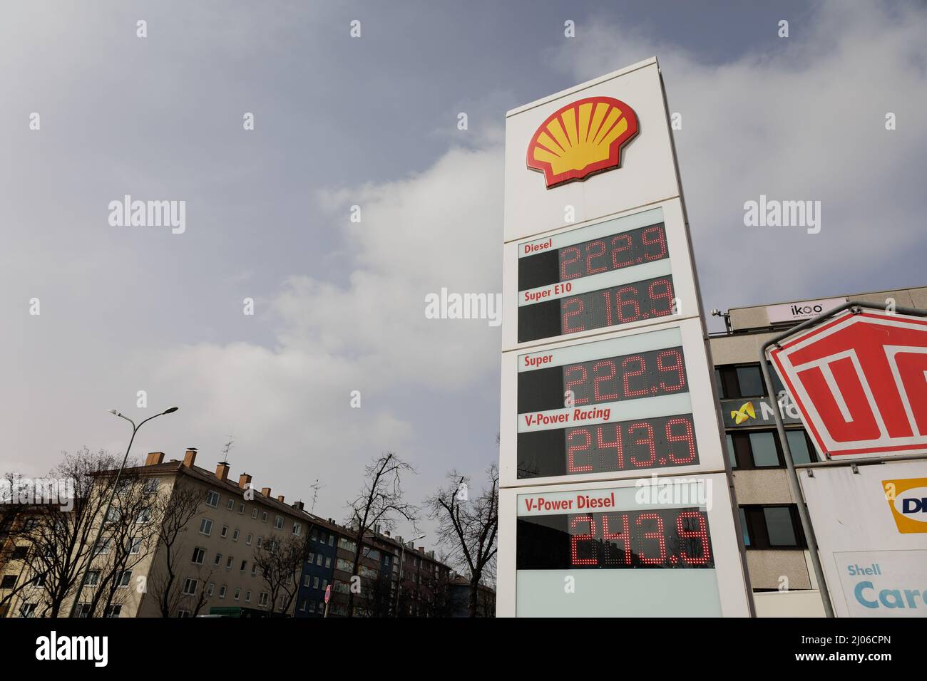 Super shell gasoline hi-res stock photography and images - Alamy