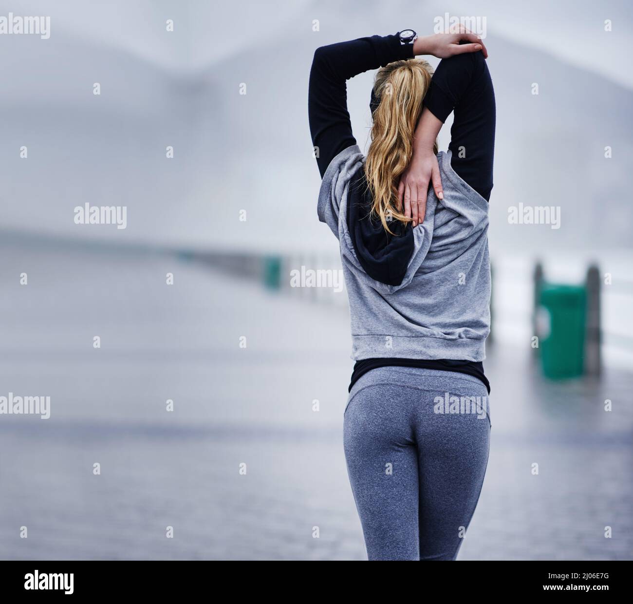 People running for cover hi-res stock photography and images - Alamy