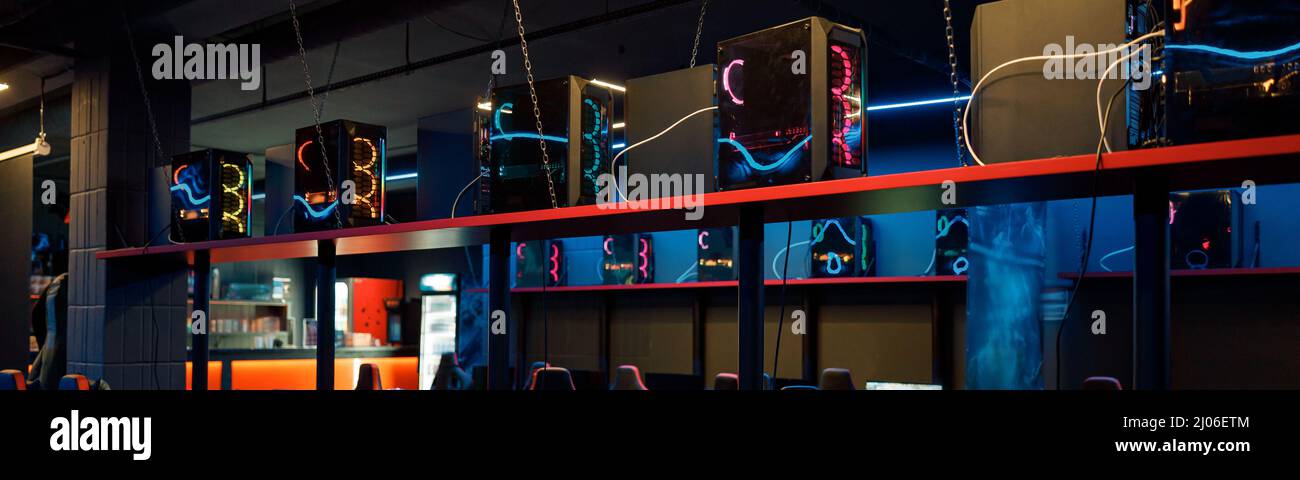 Gaming cyber cafe hi-res stock photography and images - Alamy