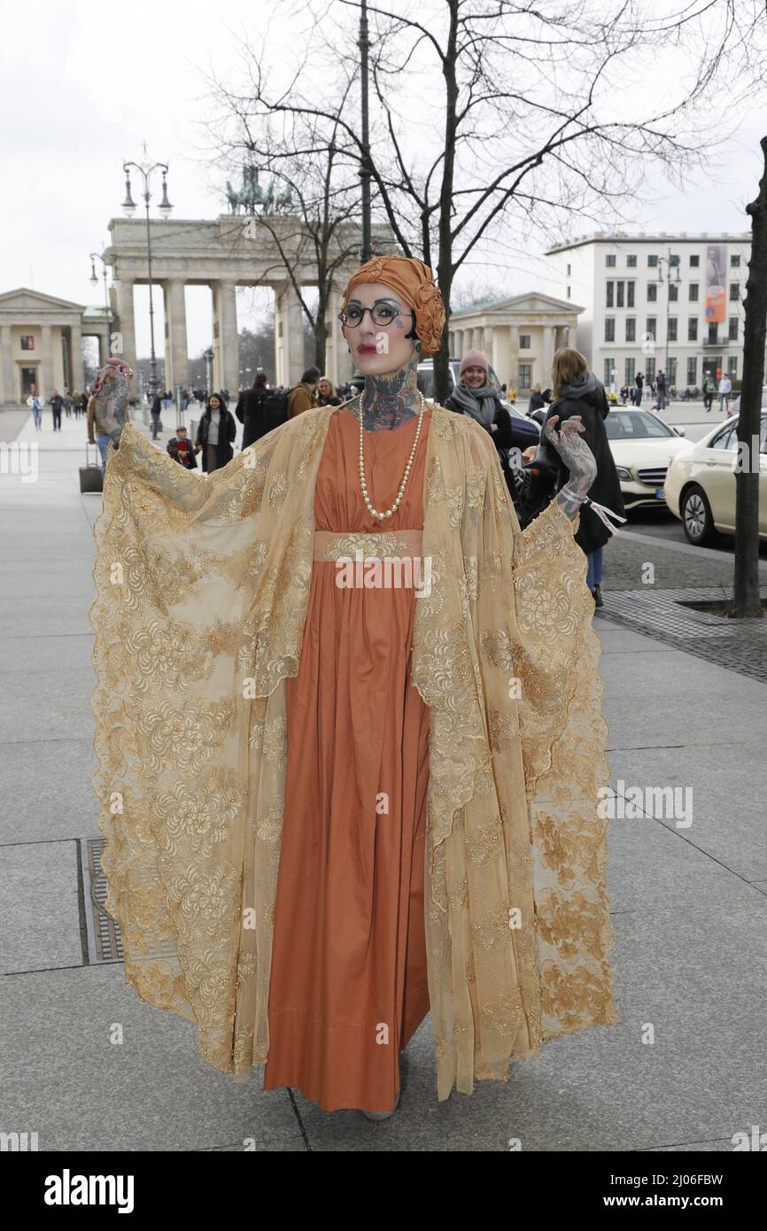 Sarah Settgast bei der Anja Gockel Fashion Show 'Weltgewand(t)' auf der ...