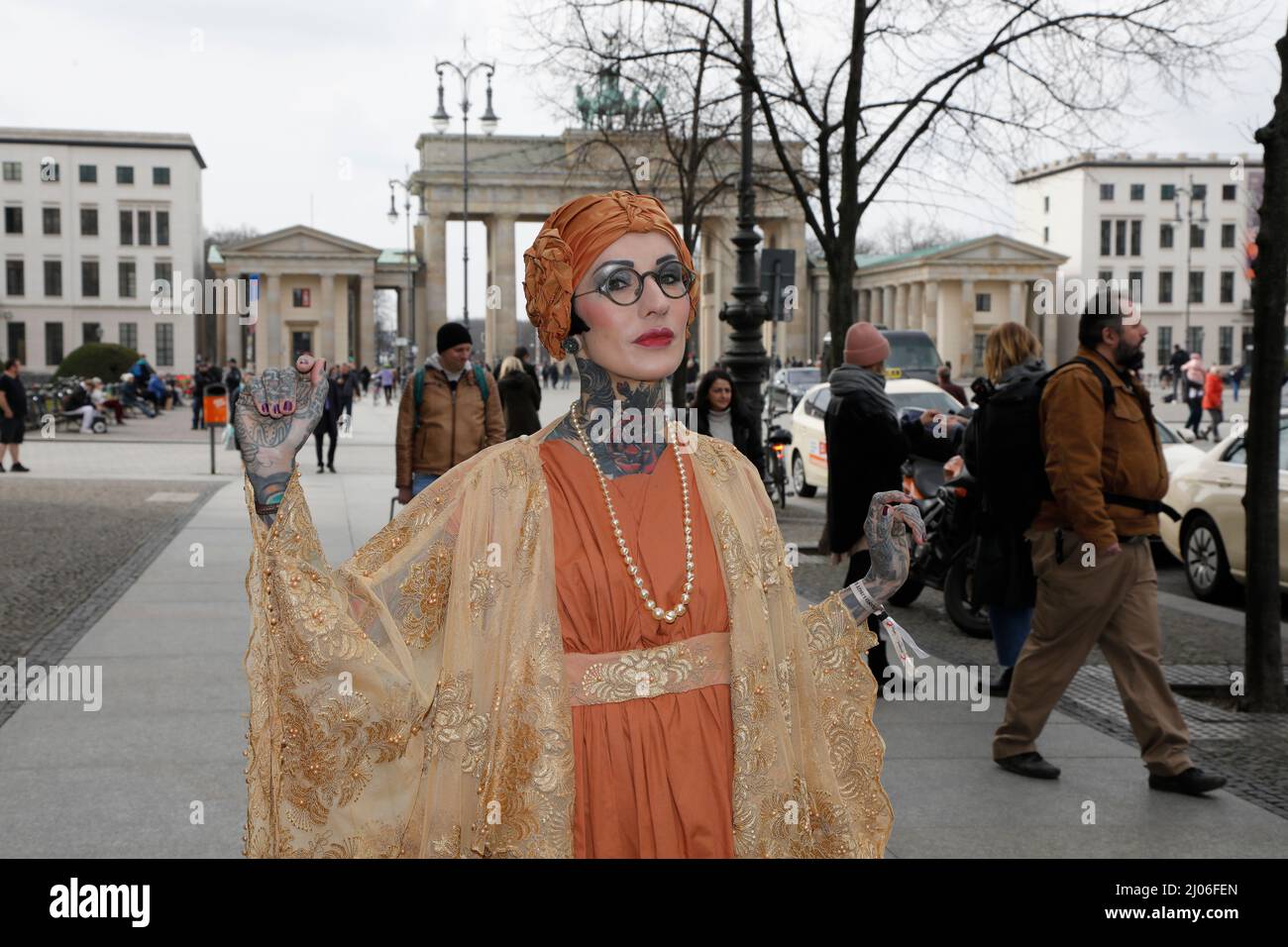 Sarah Settgast bei der Anja Gockel Fashion Show 'Weltgewand(t)' auf der ...