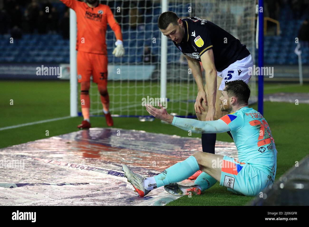 Hoardings football hi-res stock photography and images - Alamy